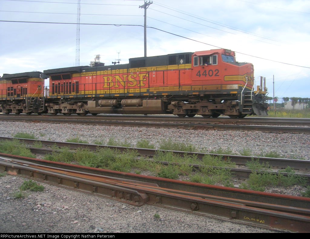 BNSF 4402